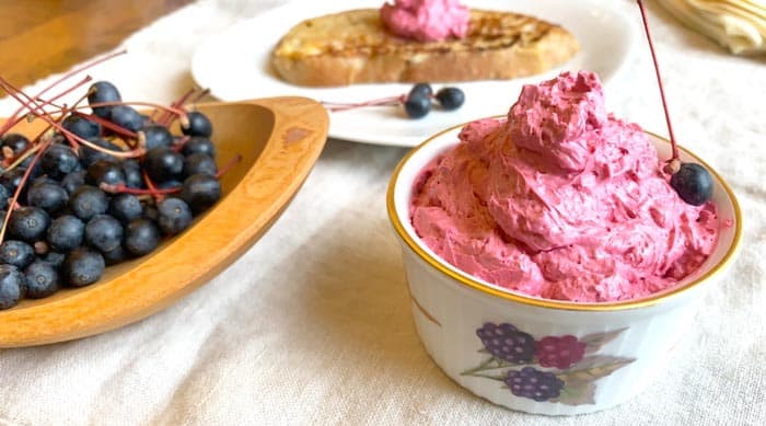 Black tupelo fruit: how to ID & use (with recipe) - Tyrant Farms